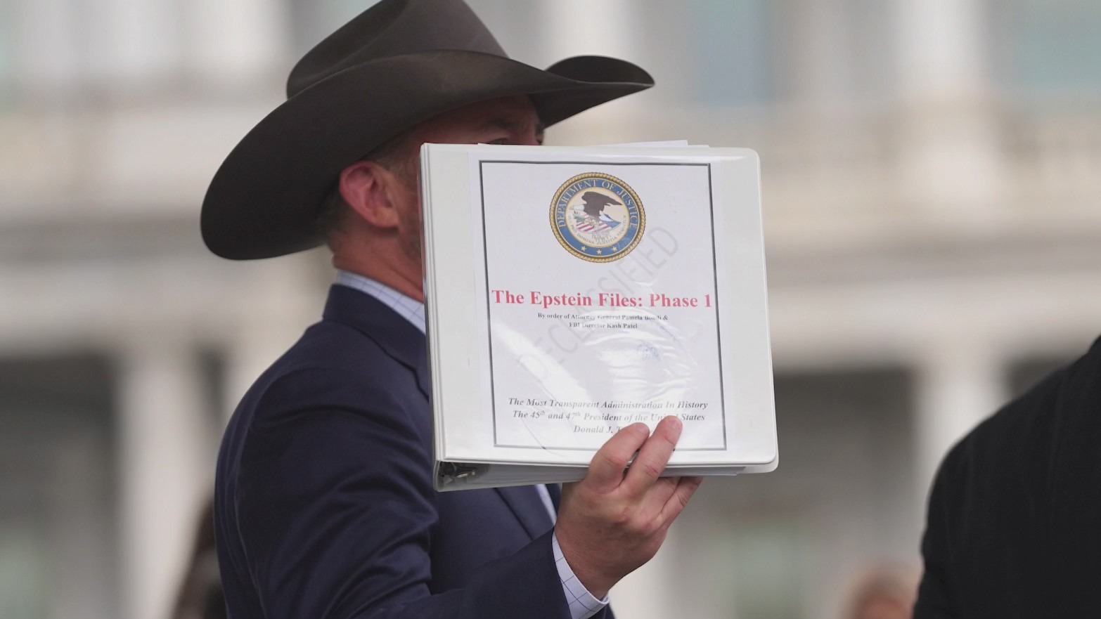 Conservative pundits seen with ‘Epstein Files’ binders – WGN-TV