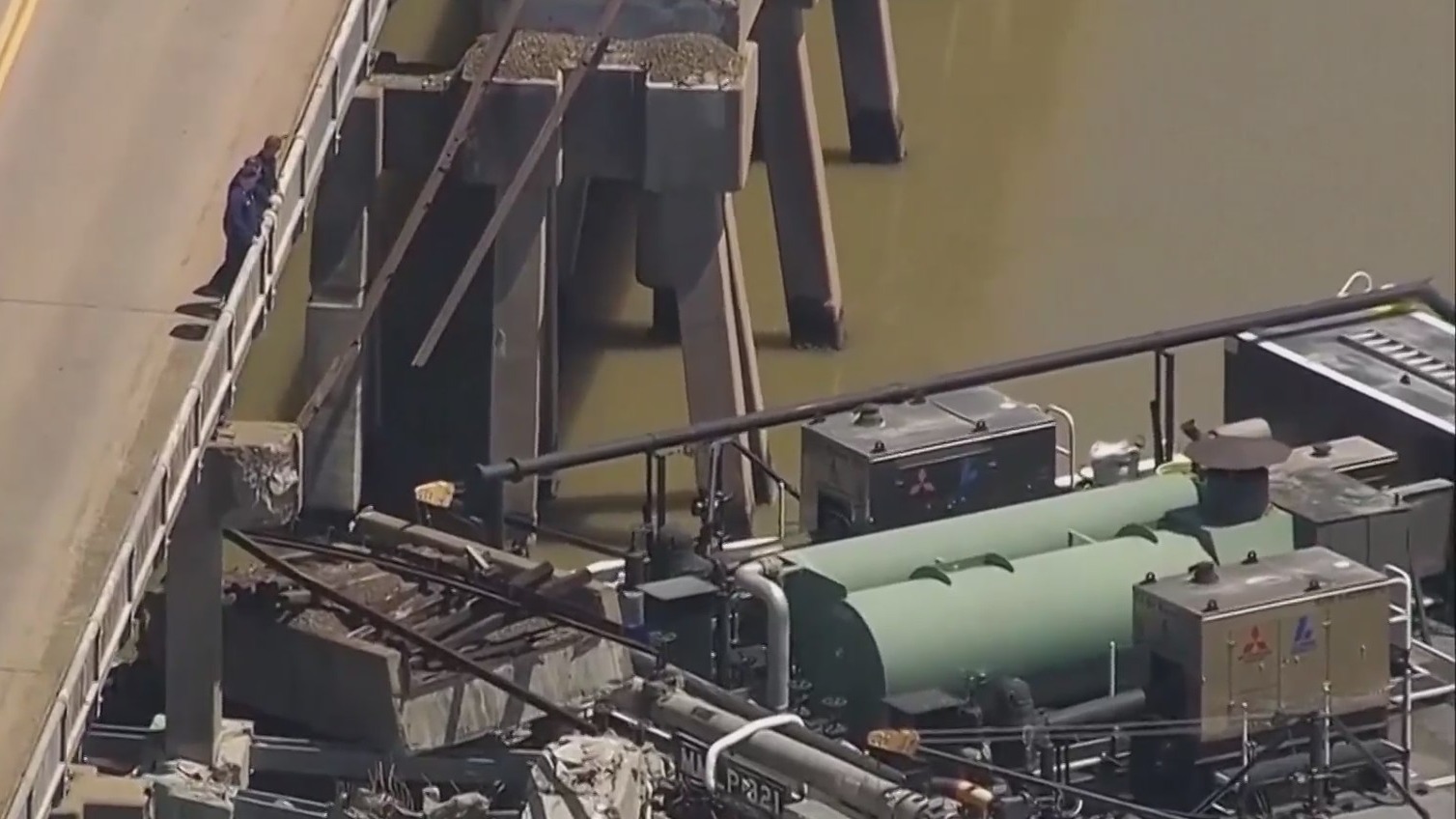 Barge hits Texas bridge, spilling oil and trapping people on island ...