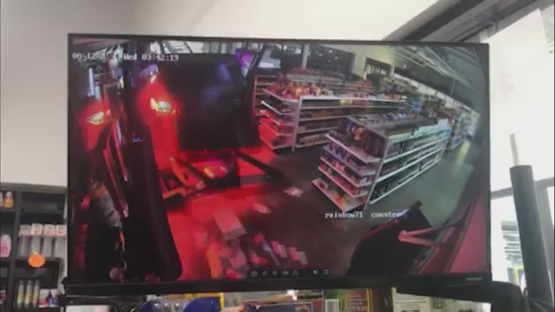 Video surveillance captures smash-and-grab at South Side liquor and ...