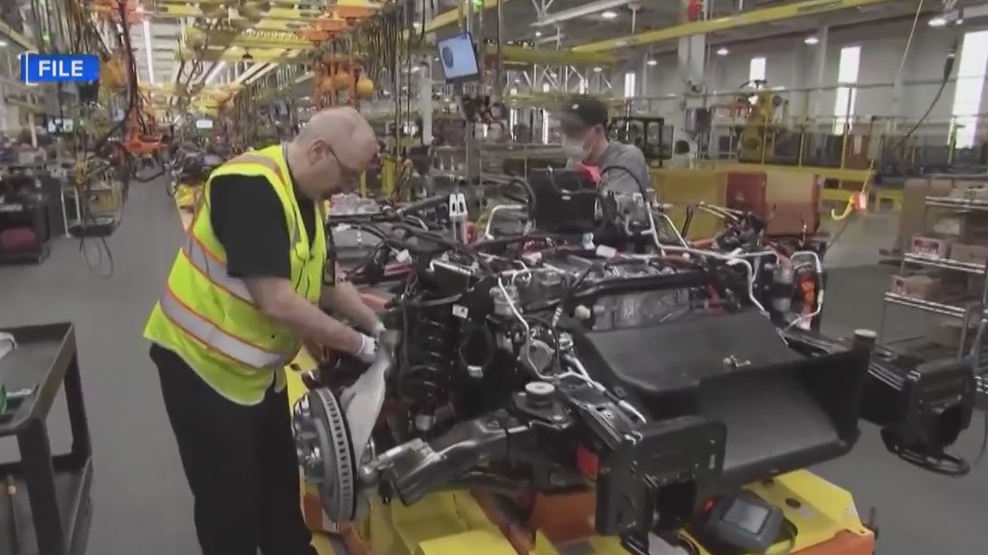 Autoworkers are ‘dying out here’: Charlie LeDuff on Michigan job ...