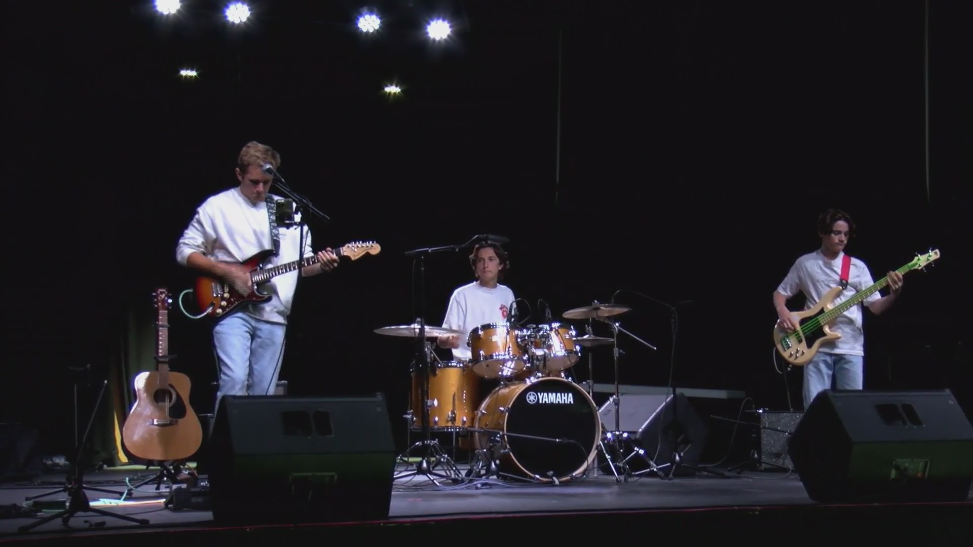 City Center Stage: Hometown | Song 2 | ciLiving – WCIA.com