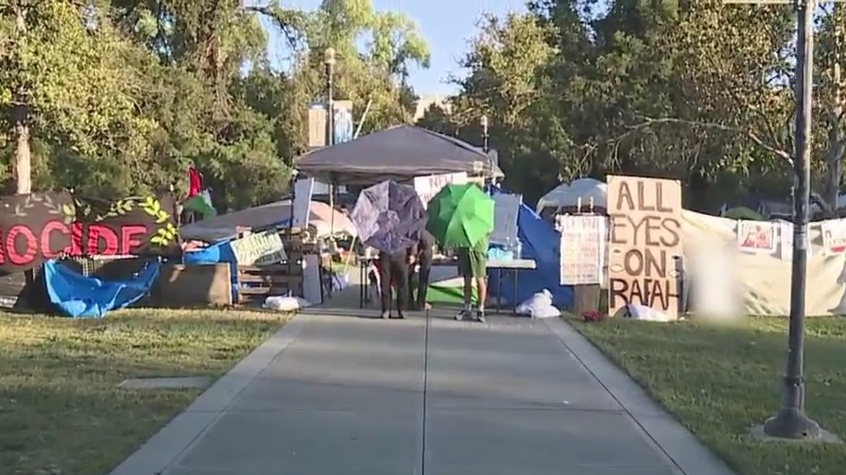 Pro-Palestine protests reach third day at UC Davis – FOX40 News
