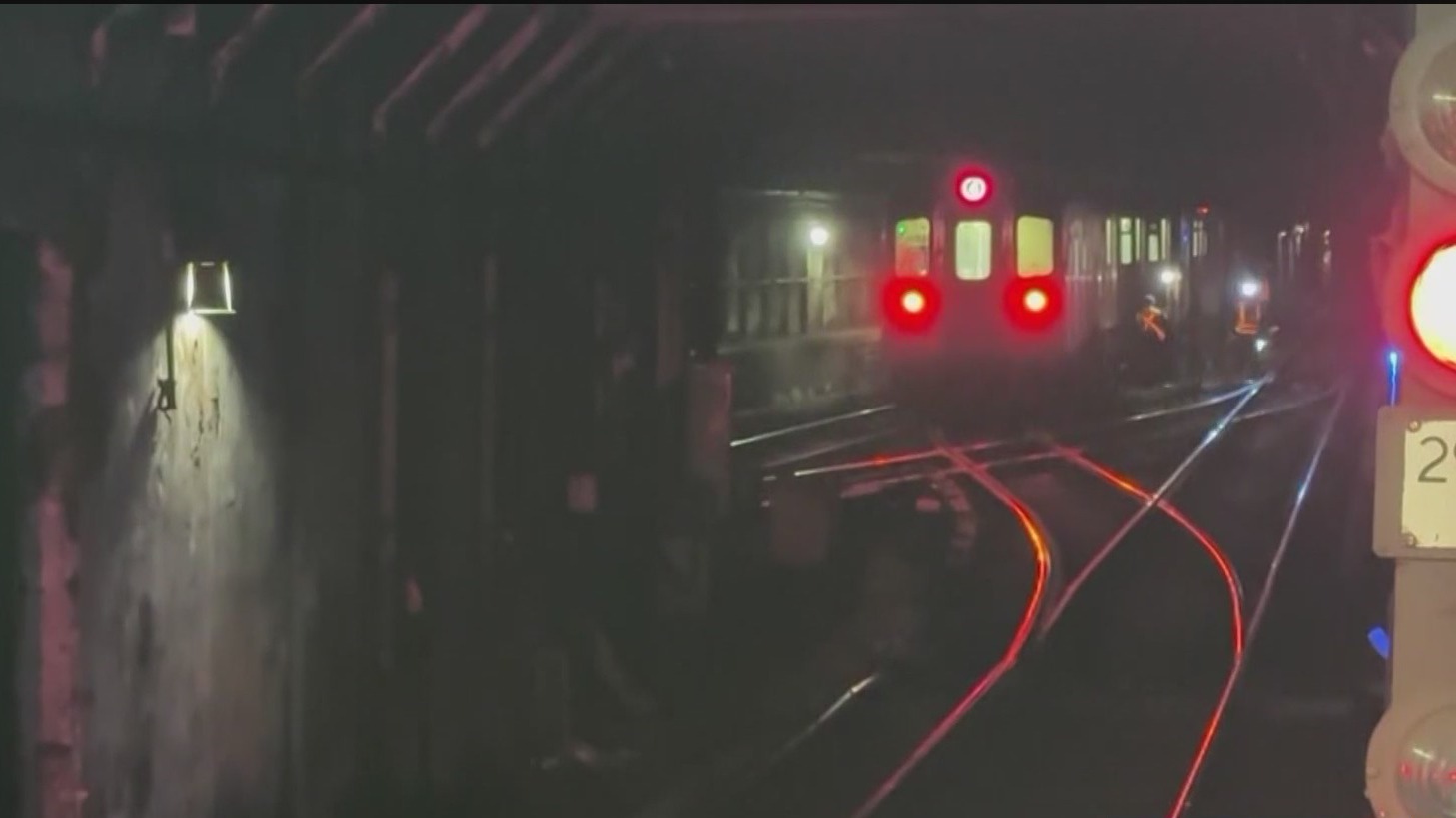 Subway cars separate on No. 4 train in NYC: MTA – PIX11