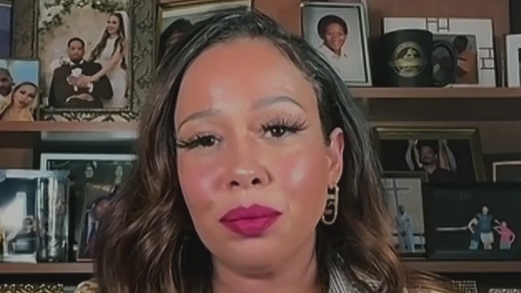 Diddy accuser’s lawyer: Combs used oil, knife | Banfield – NewsNation