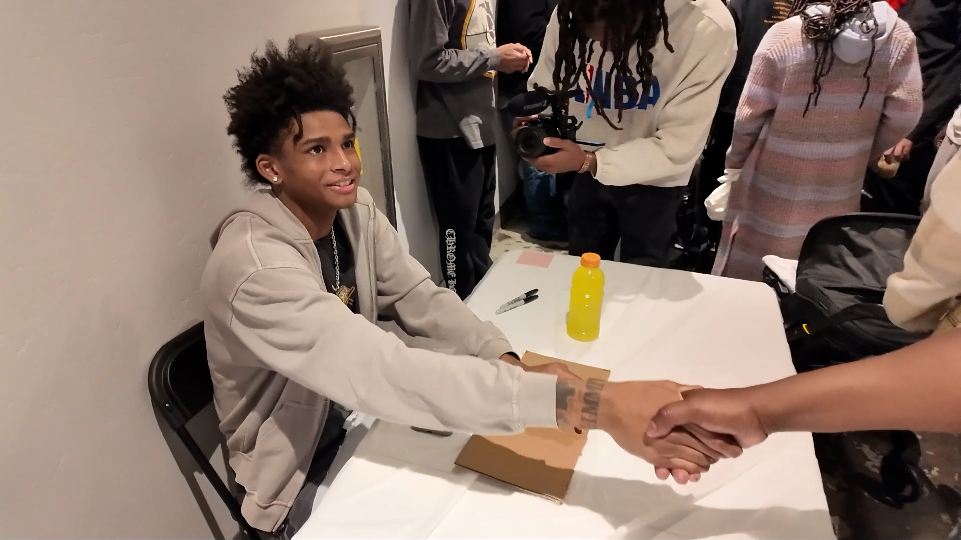 Wizards rookie AJ Johnson hosts giveback event in Fresno – CBS47 and ...