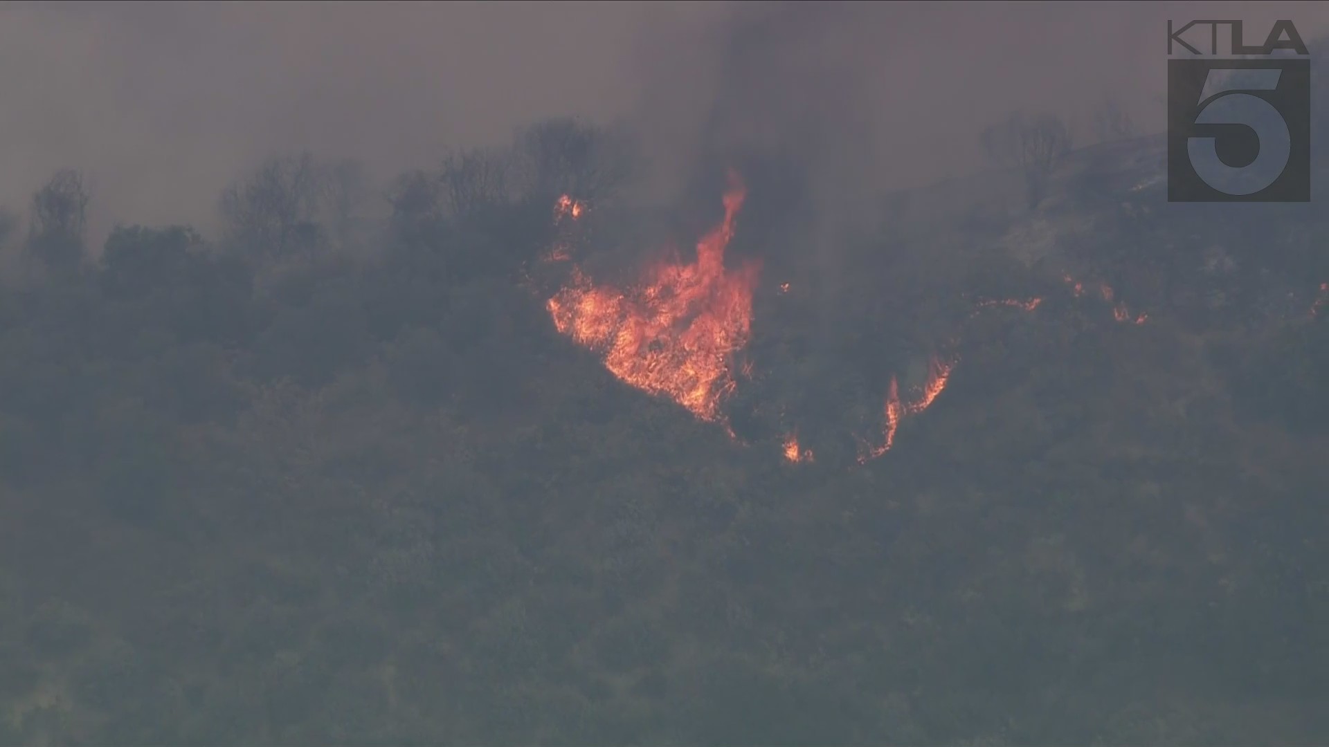 Felicia Fire rages near Lake Piru – KTLA