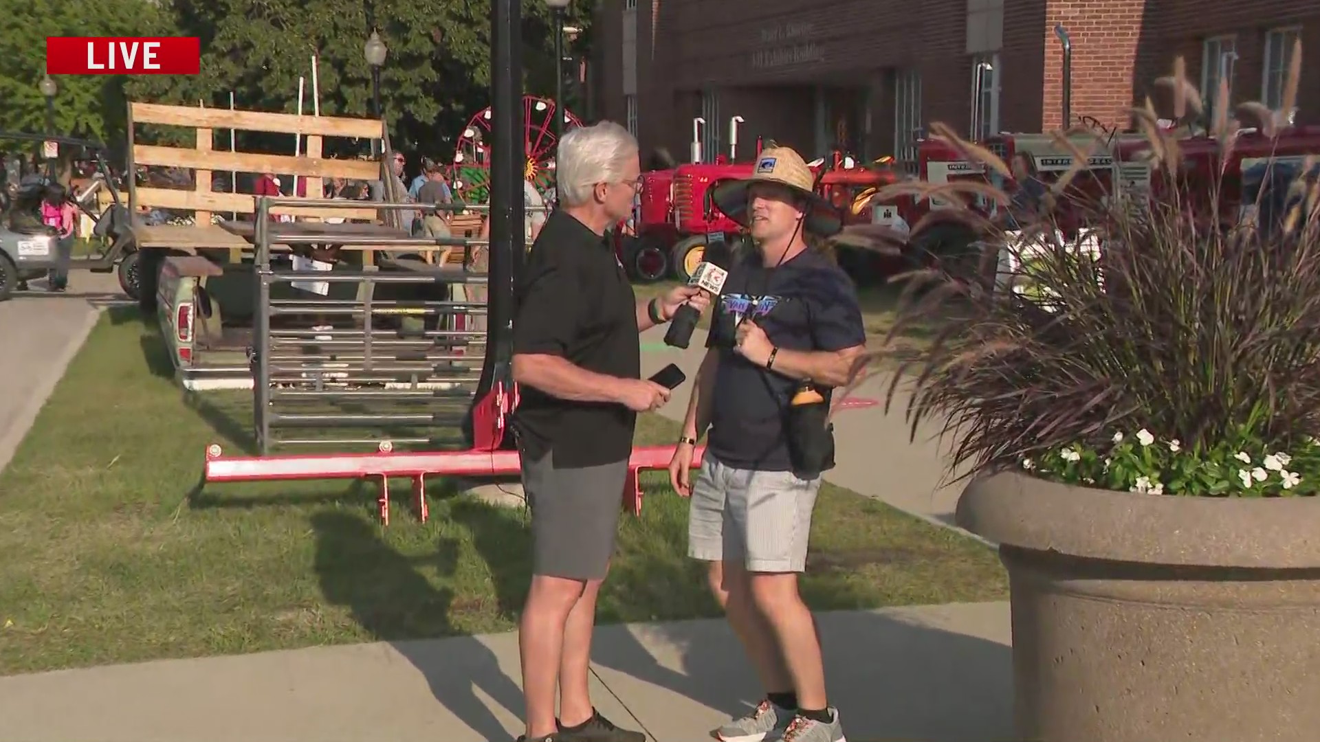Ed Wilson live at Iowa State Fair with a guy and his fun hat – who13.com