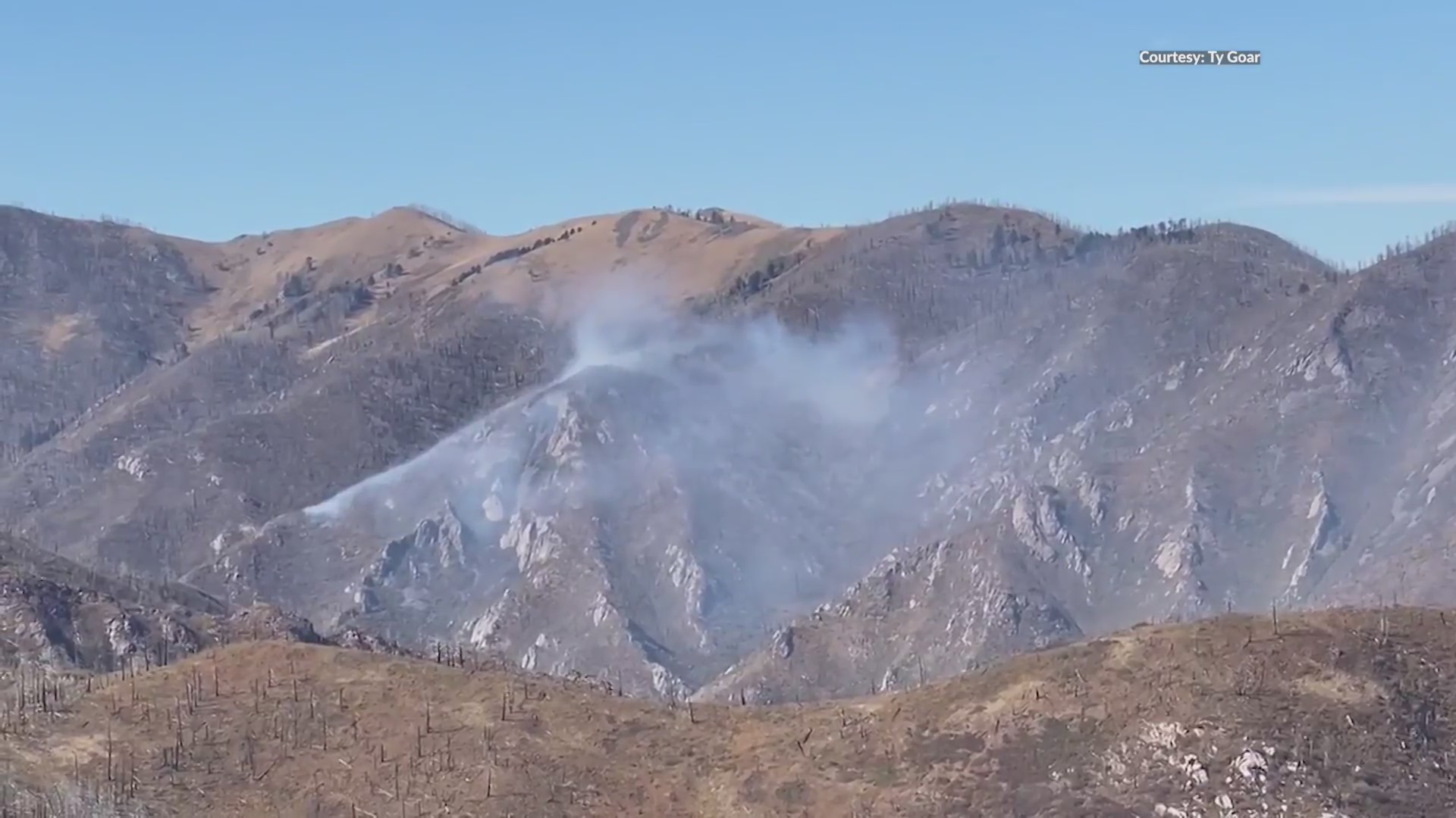 Fire crews attack rapidly spreading Blue Front Fire near Ruidoso, Alto ...