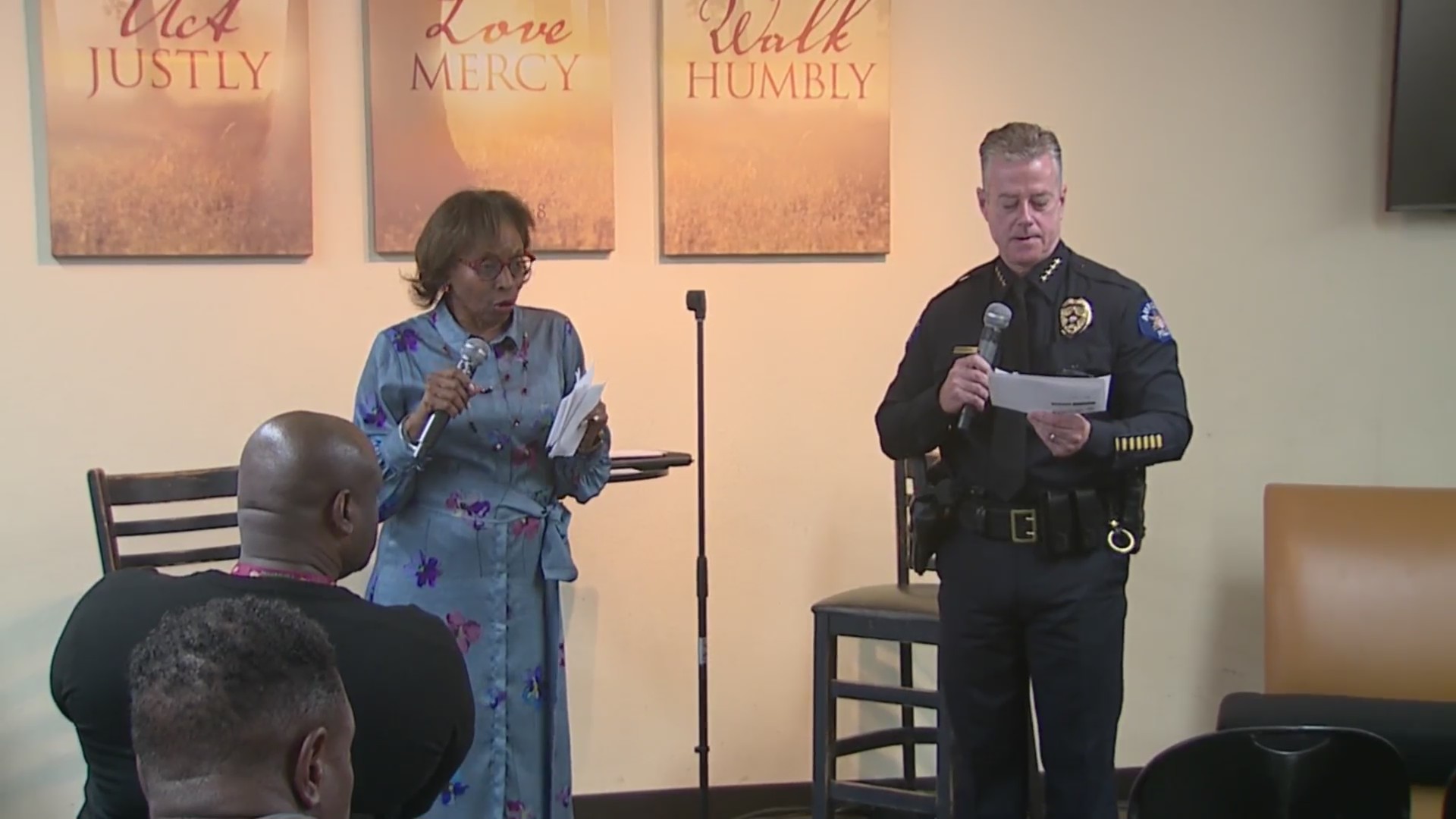 Sen. Rhonda Fields, new Aurora police chief hold town hall – FOX31 Denver