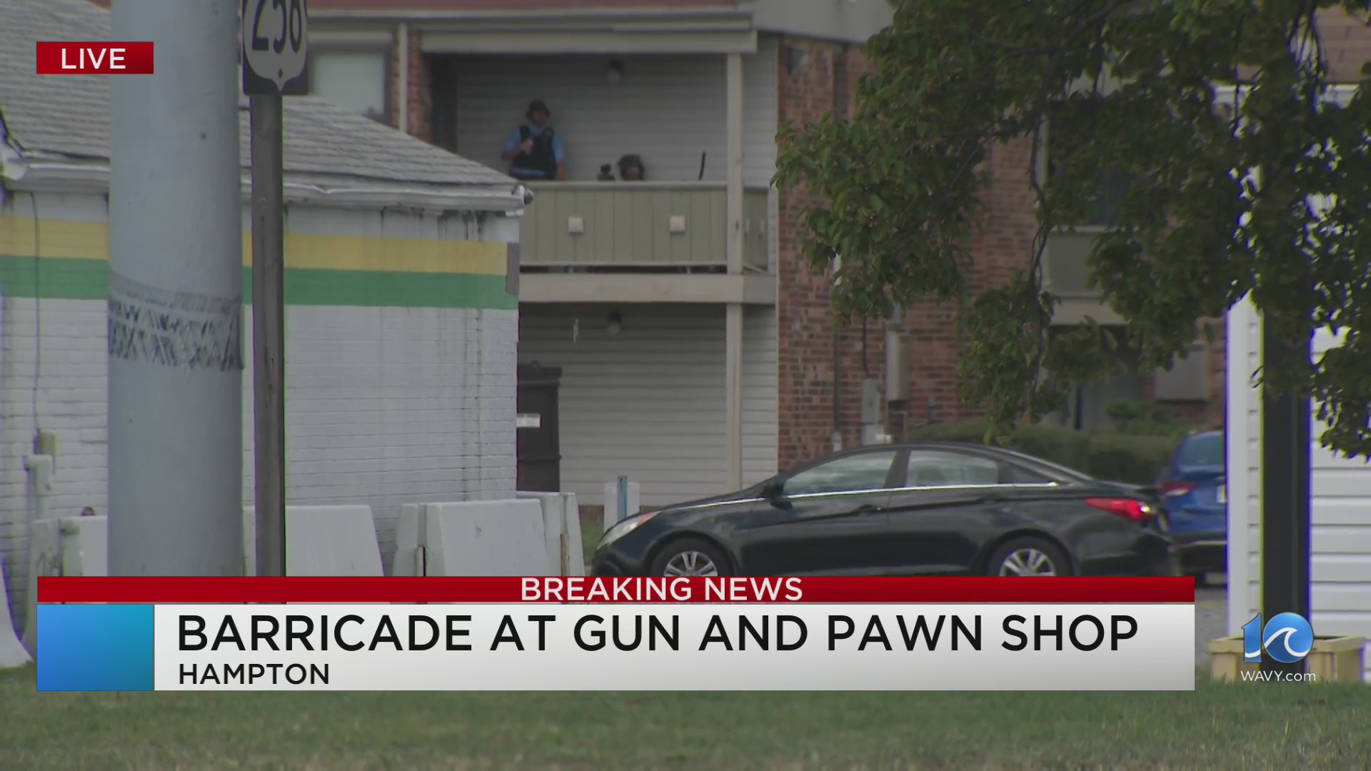 Police respond to barricade situation inside gun shop in Hampton – WAVY.com