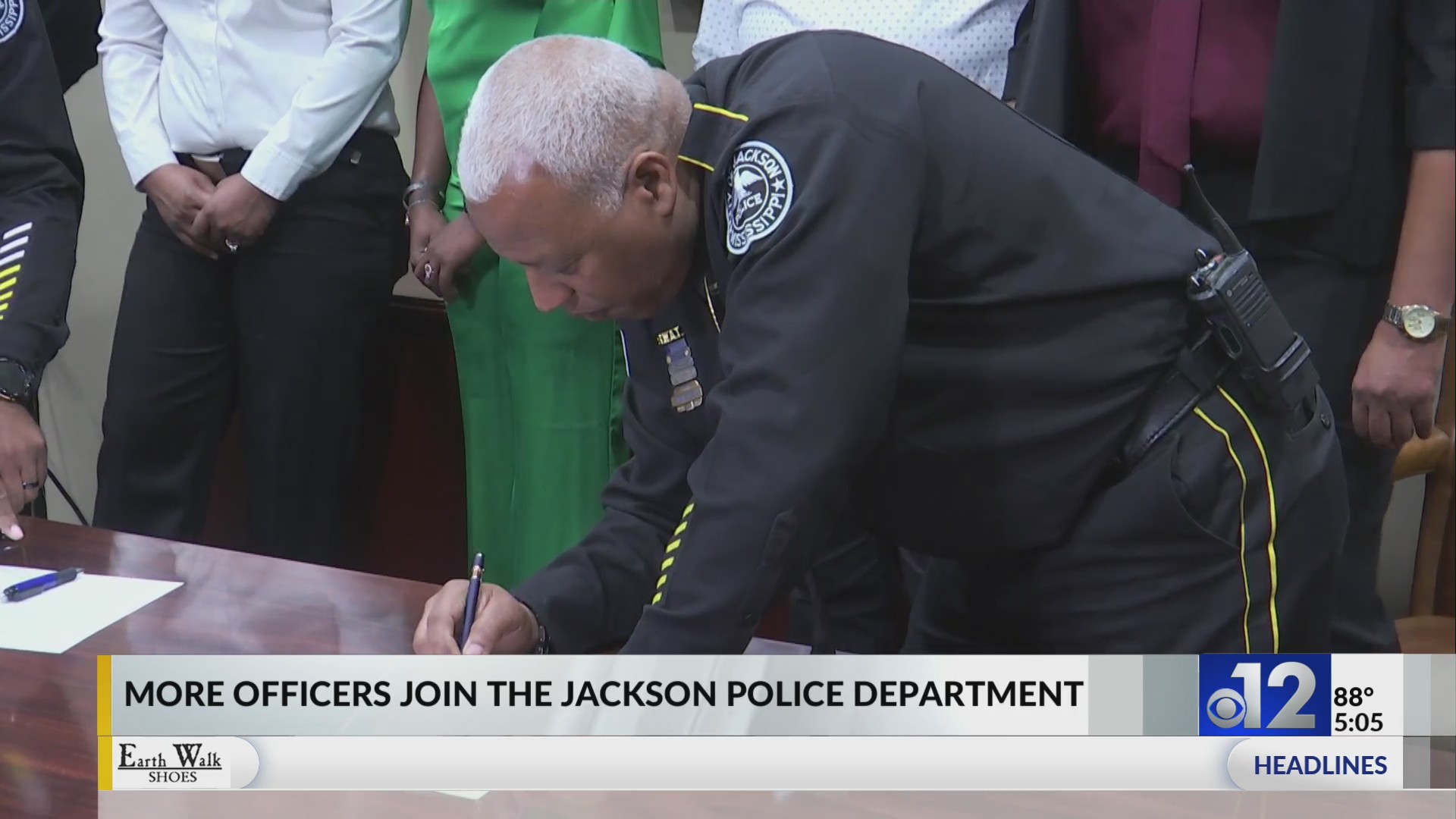 Jackson police chief swears in four experienced officers – WJTV