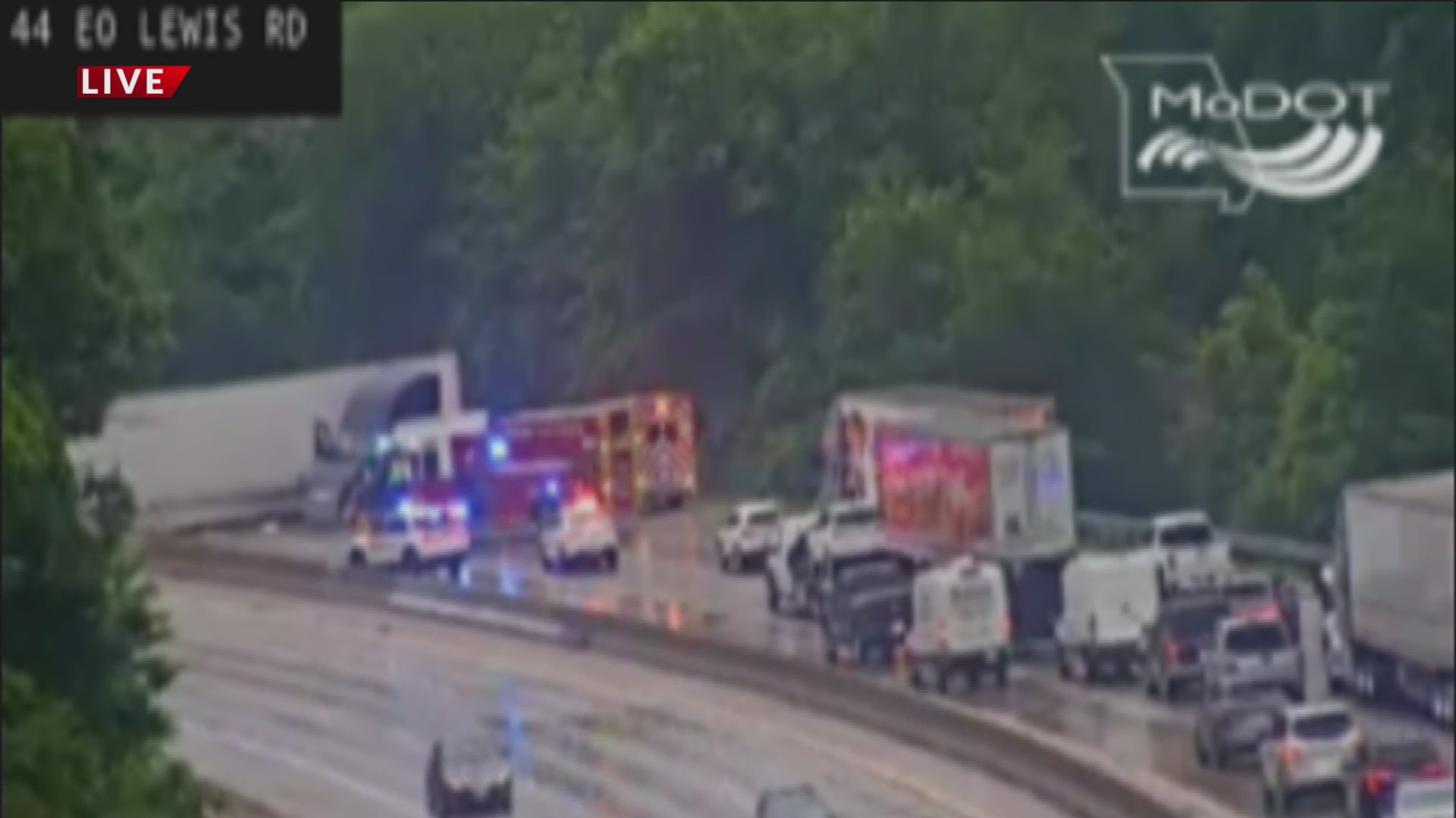 Jackknifed tractor-trailer blocks eastbound I-44 in Eureka – FOX 2