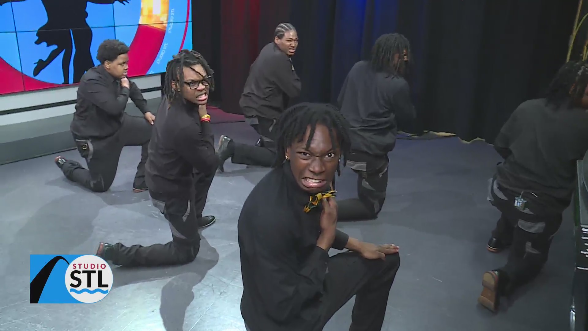 The No. 1 all-male high school step team in the U.S. performs! – FOX 2