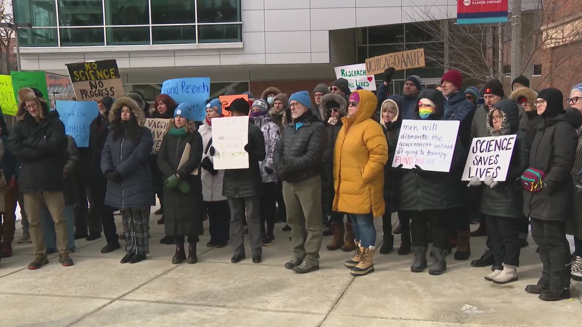 UIC faculty hold rally to protest federal cuts, freezes – WGN-TV
