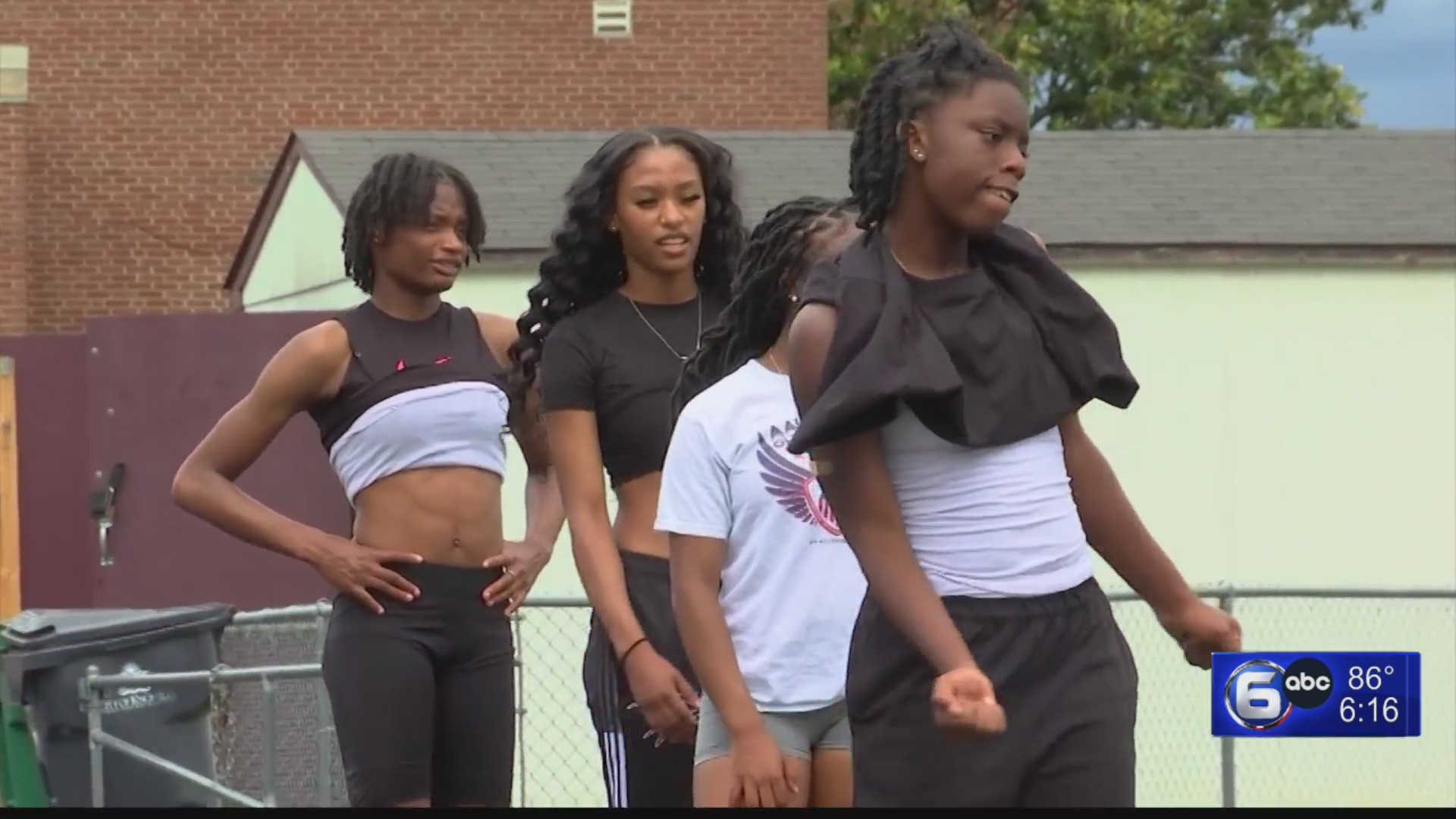 Fulton girls break first relay record in over a decade – WATE 6 On Your ...