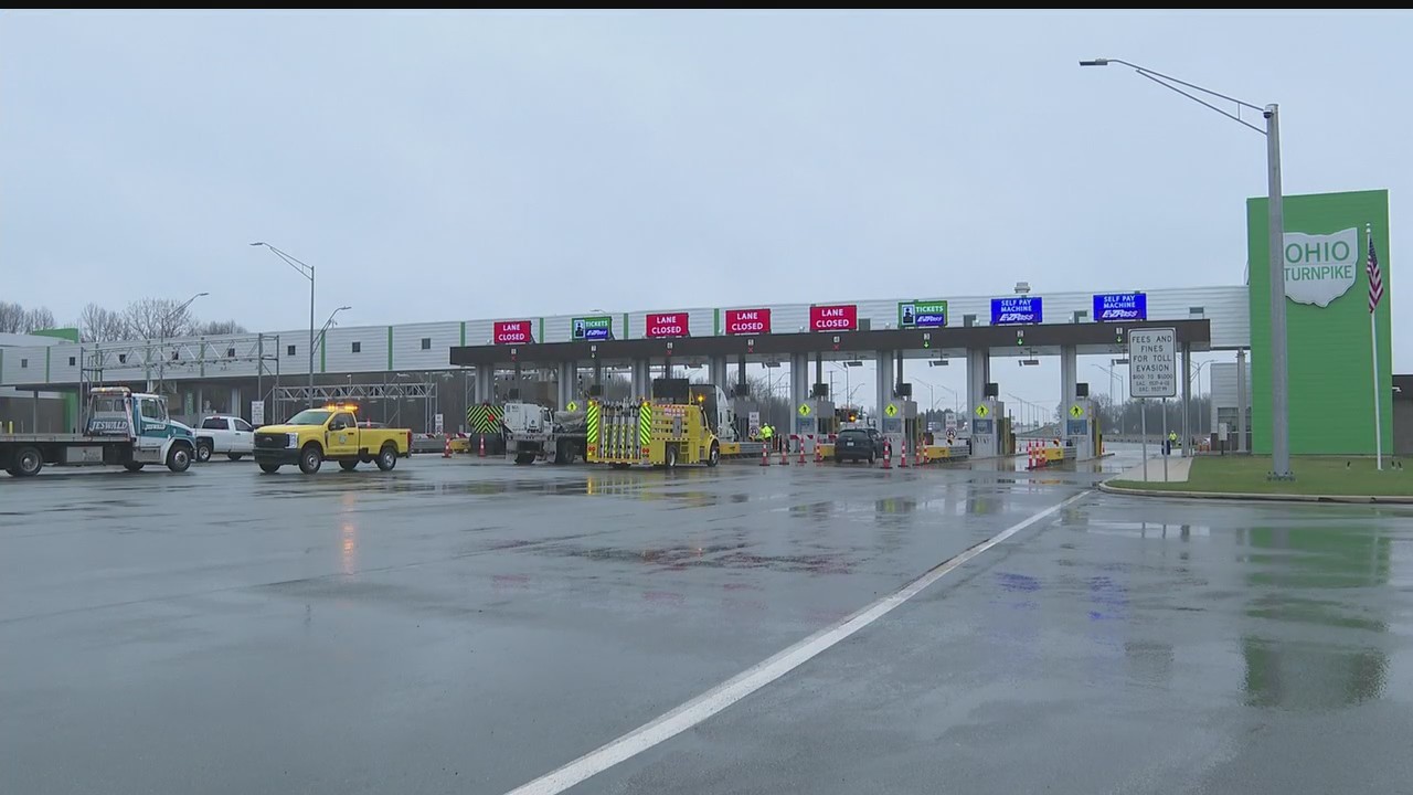 Truck hits toll booth on Ohio Turnpike in Trumbull County – WKBN.com