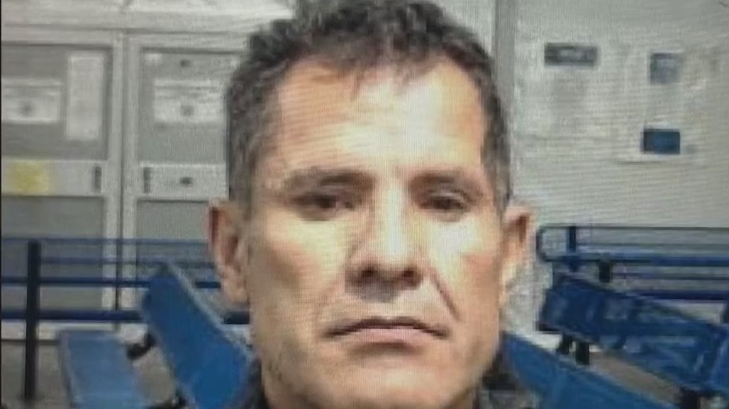 ICE blames release of convicted murderer on bed shortage | Vargas ...