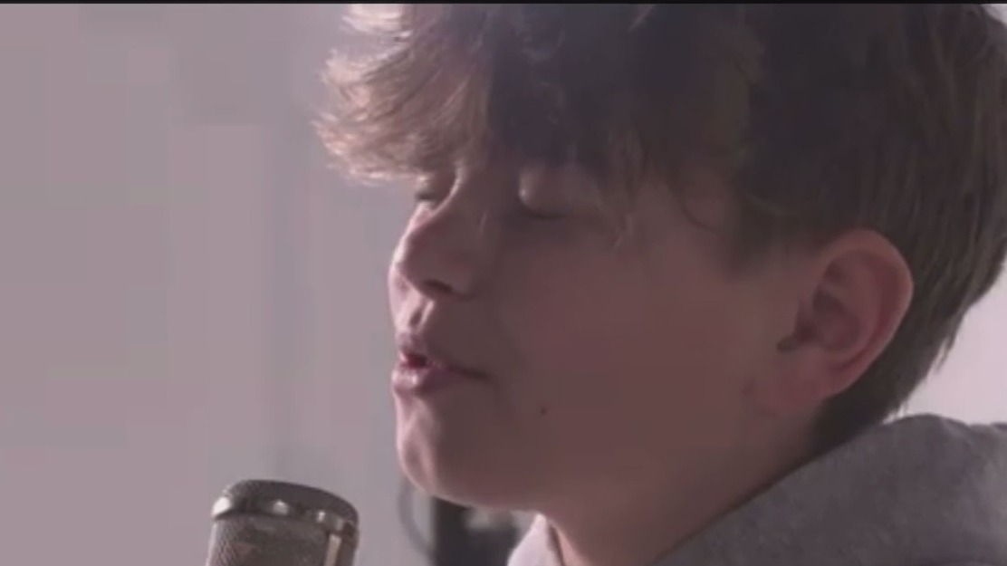 Gus Jeffers is making Christmas music cool again – KOIN.com