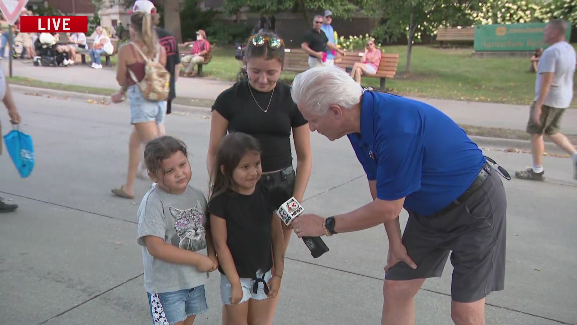 Ed Wilson live at the Iowa State Fair talks with girls about applicous ...