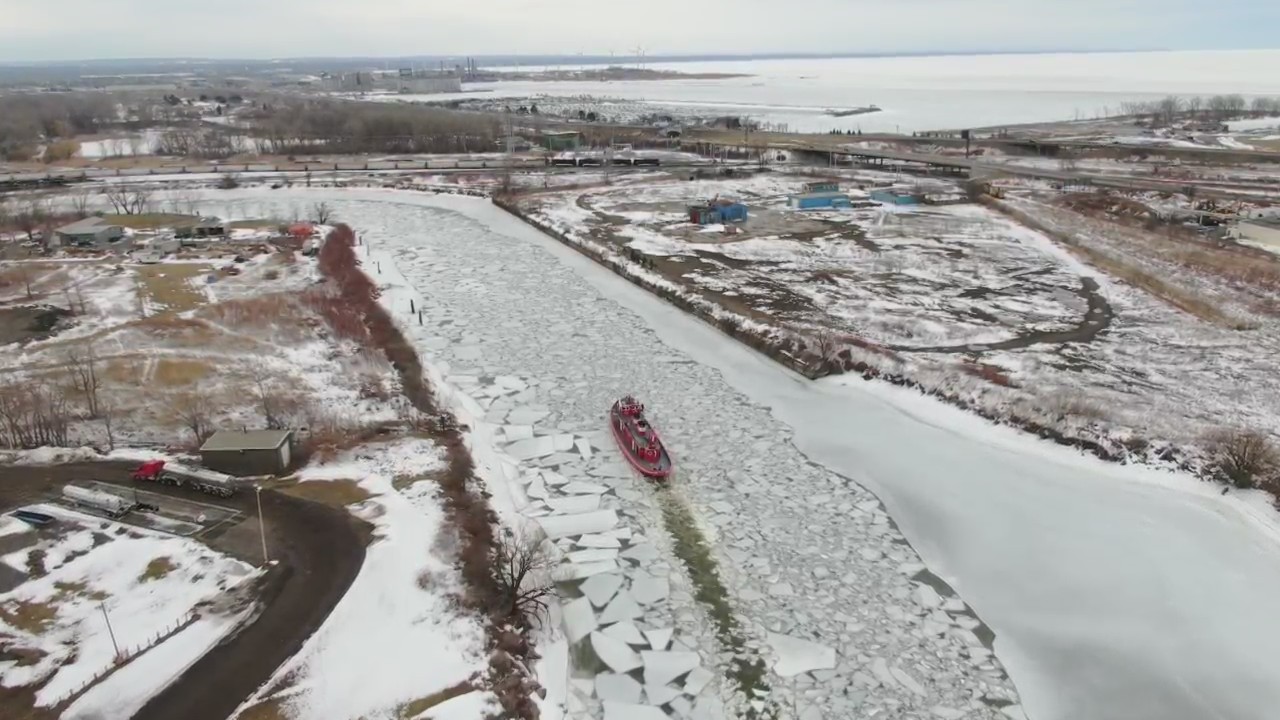 How does the historic Edward M. Cotter fireboat cut through the ice ...