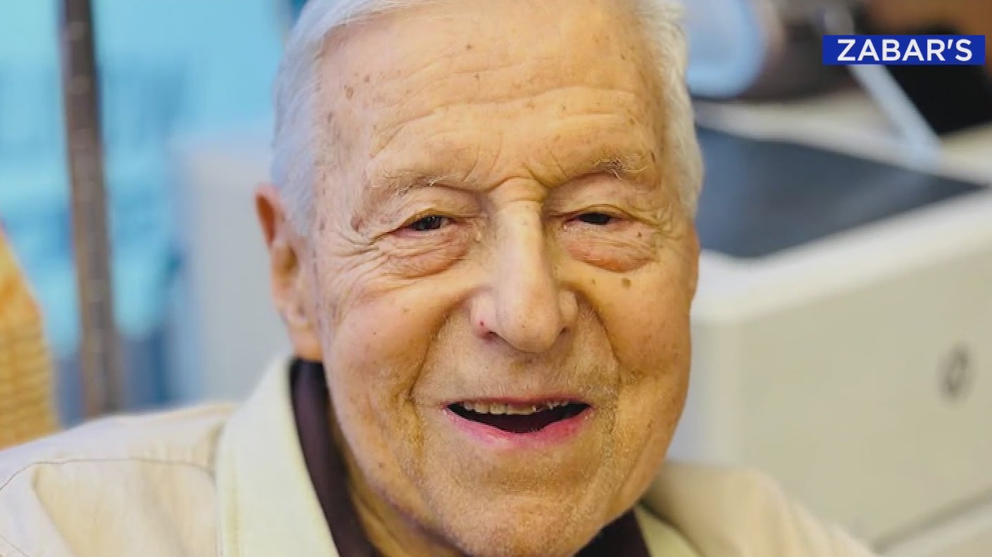 Saul Zabar, a pillar of Zabar’s, dies at 97 – PIX11