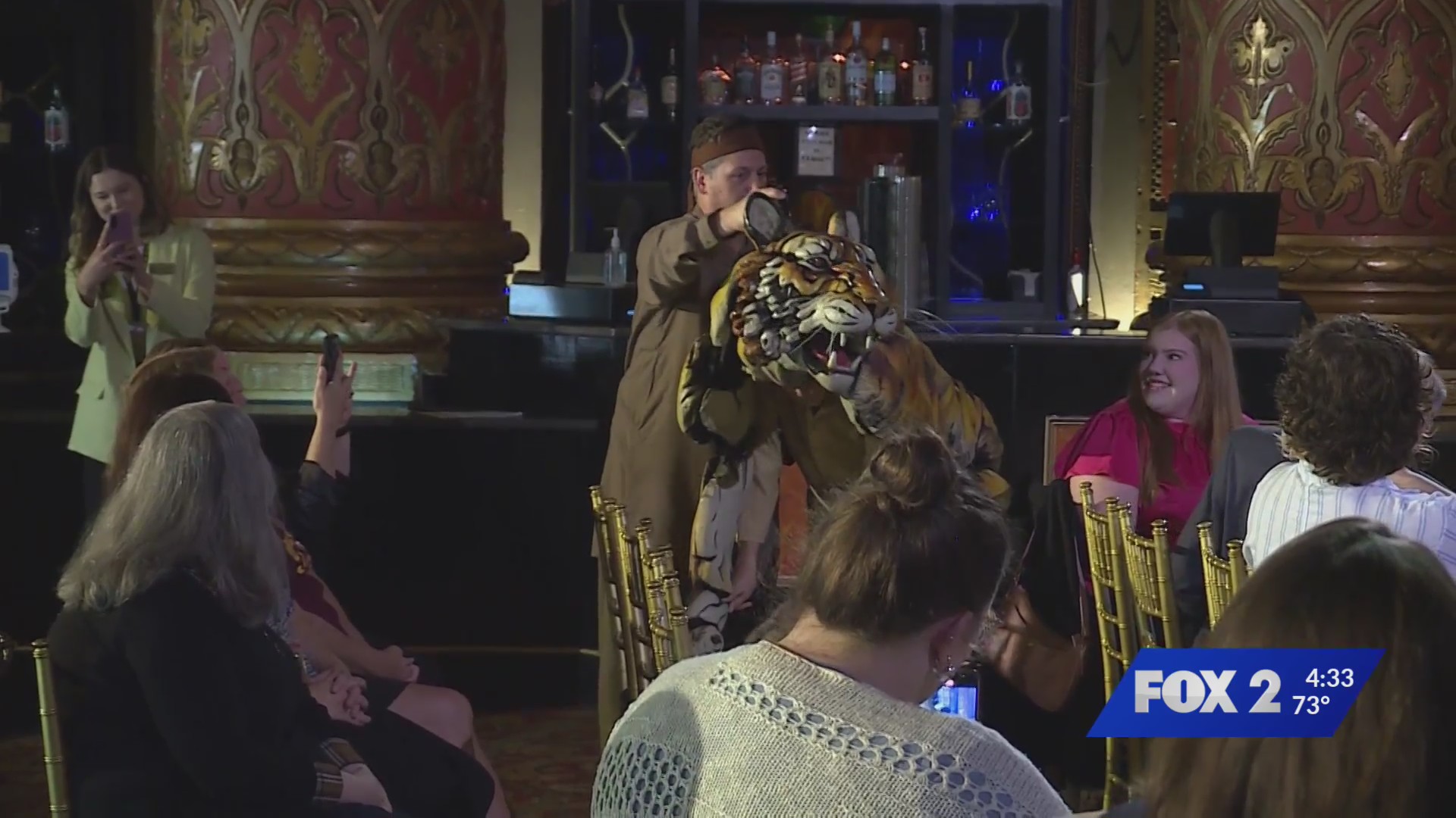 ‘Life of Pi’ stage tiger roars at Fabulous Fox Theatre – FOX 2