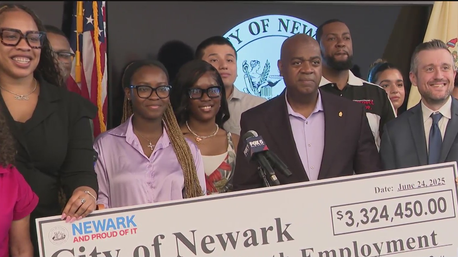 Newark kicks off Summer Youth Employment Program – PIX11