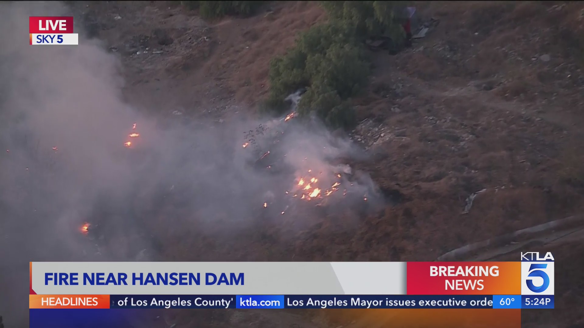 Firefighters pounce on brush fire in San Fernando Valley – KTLA