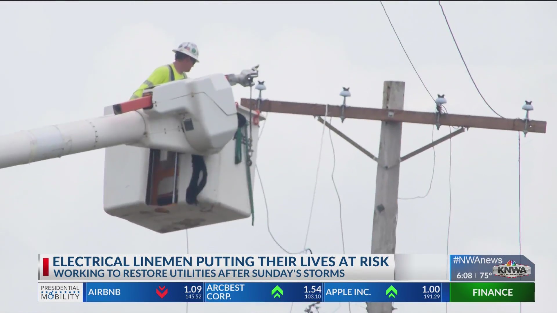 Electric linemen risk their lives during power restoration efforts – KNWA FOX24