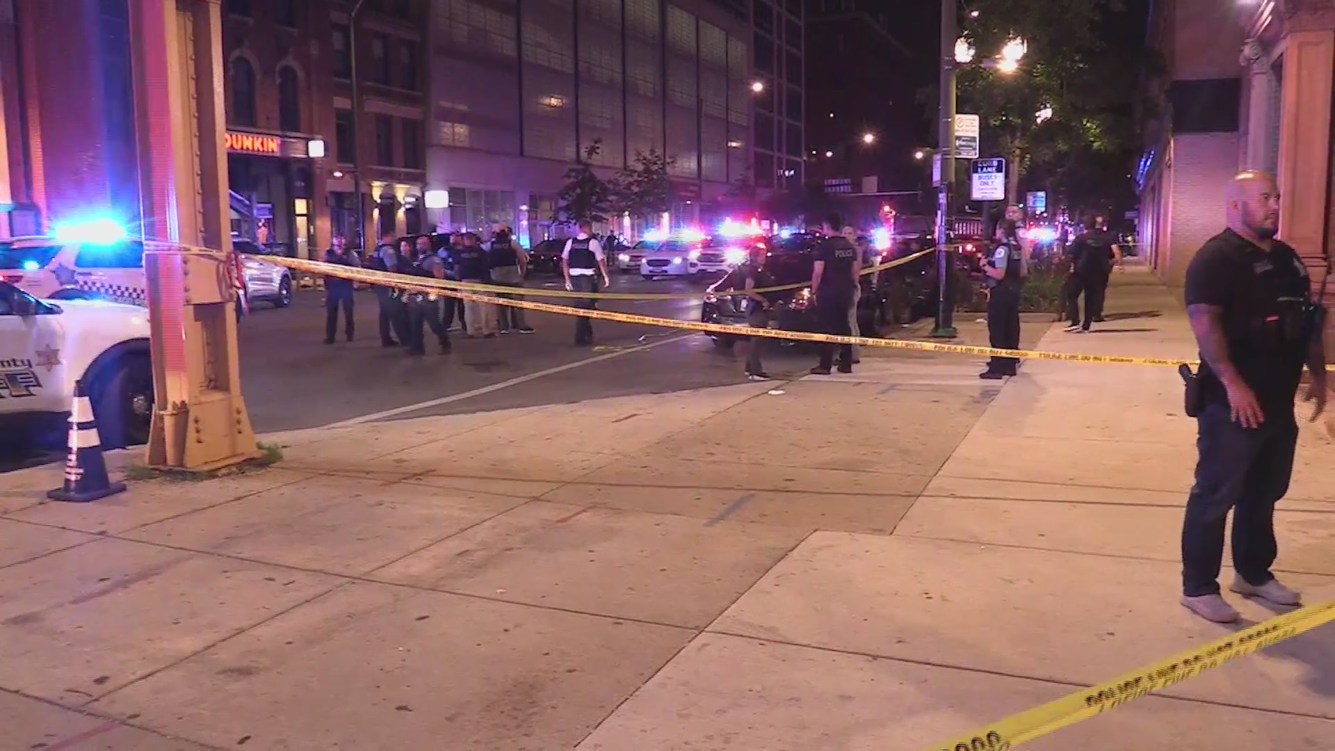 BREAKING: 18 people shot, 4 dead, in River North drive-by late ...