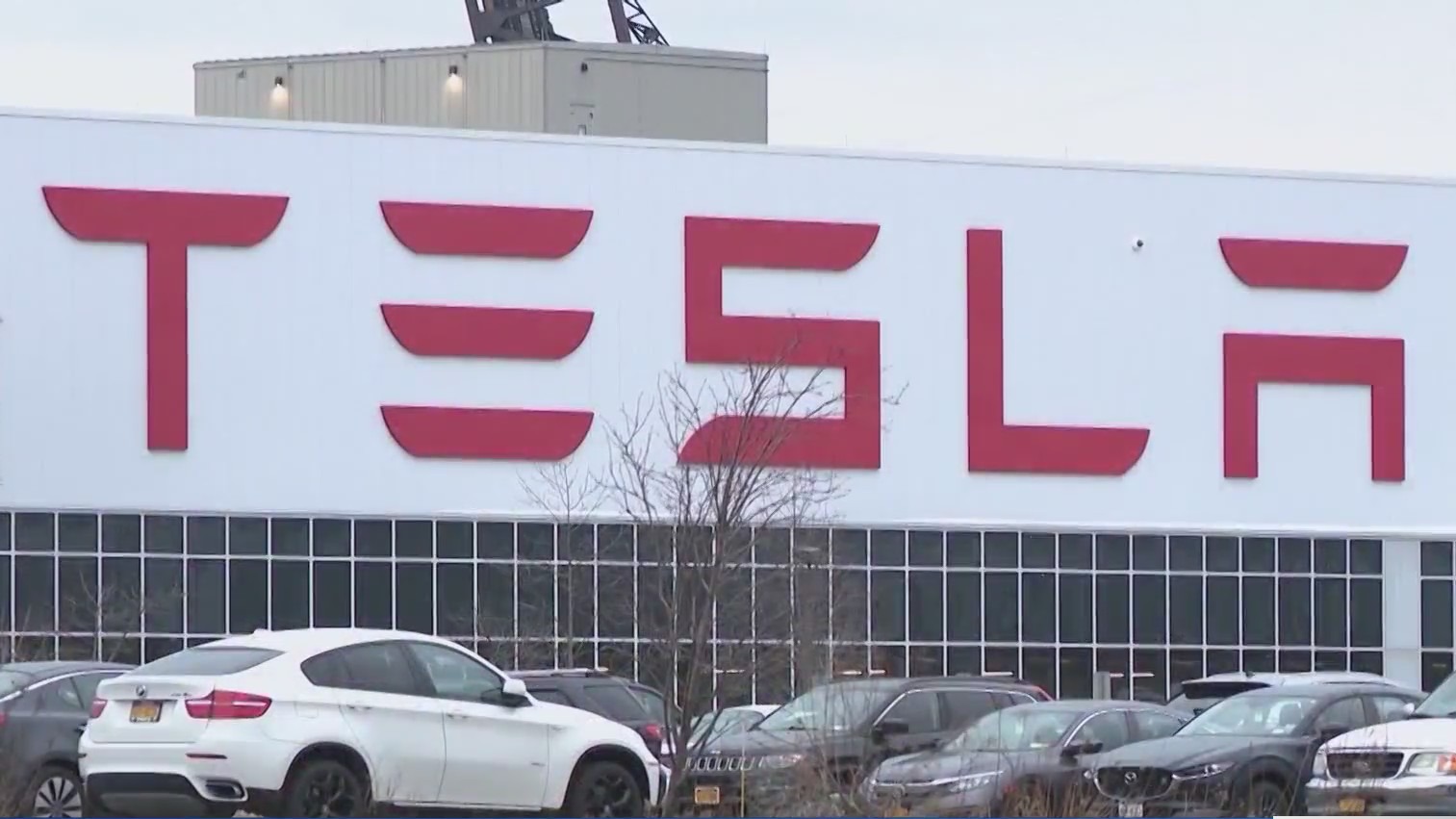 Tesla recalls new Cybertrucks over accelerator hazard – KXAN Austin
