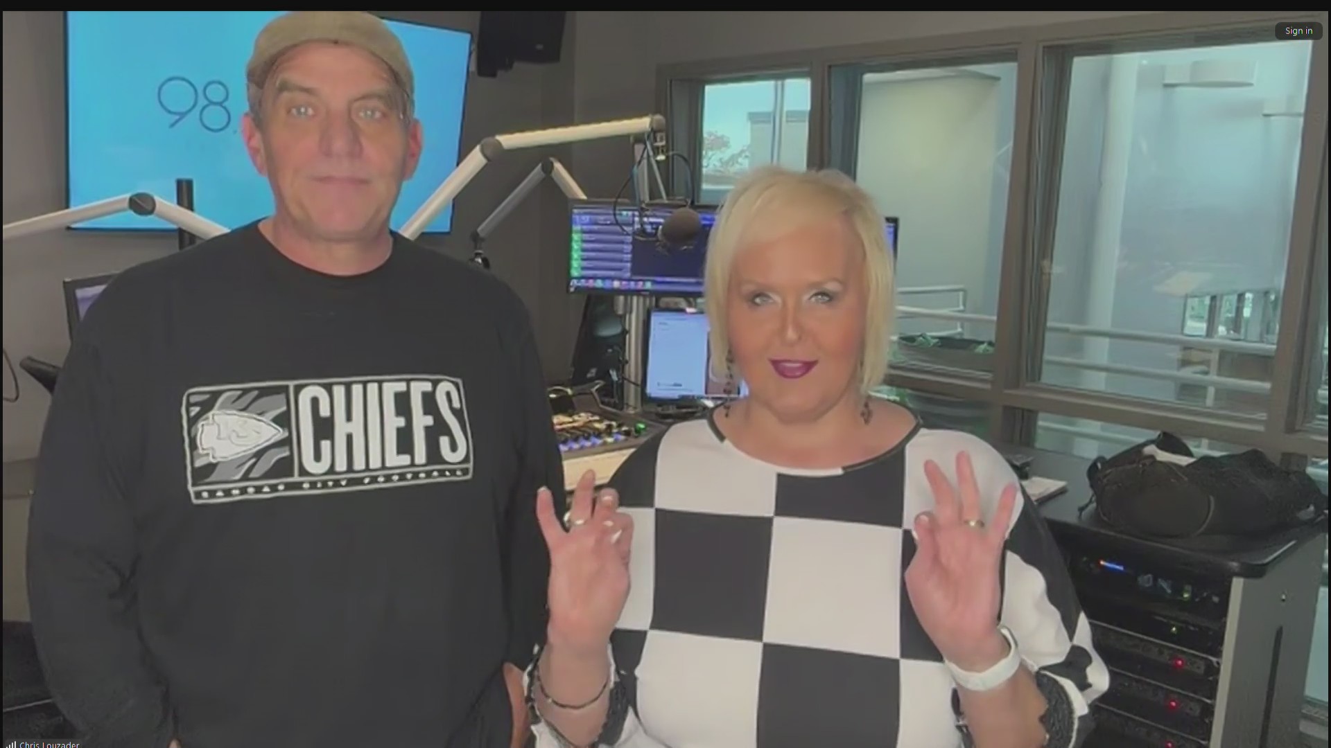 Chatting with 98.7 The Dove’s Kevin & Chris: Early Christmas Decor ...
