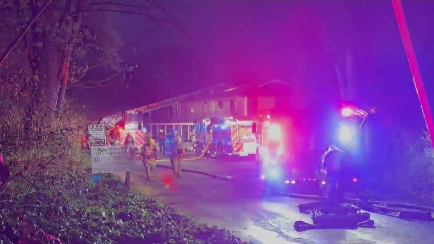 Crews battle potential arson at North Portland apartment – KOIN.com