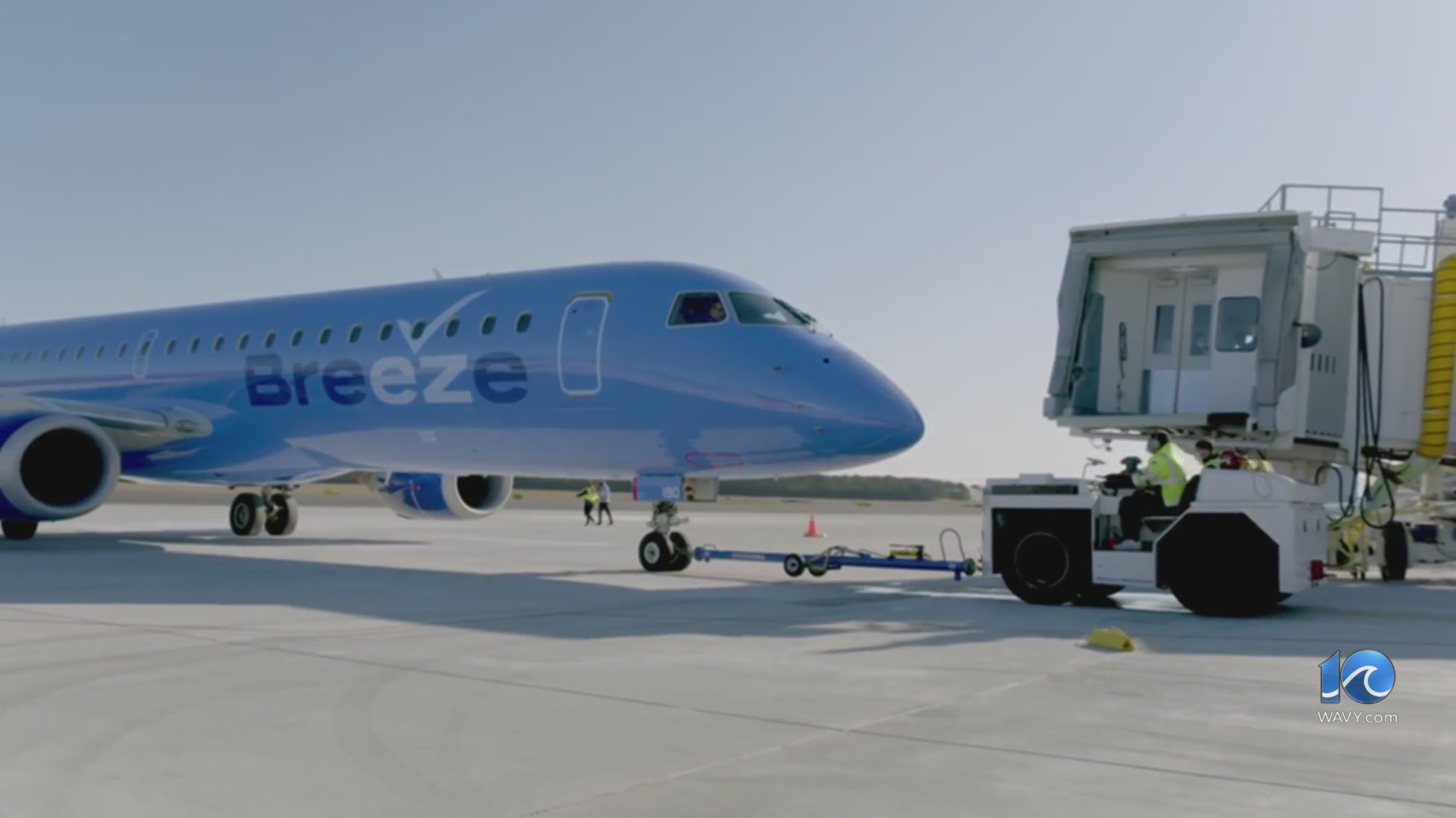 Breeze pilots picket for collective bargaining – WAVY.com