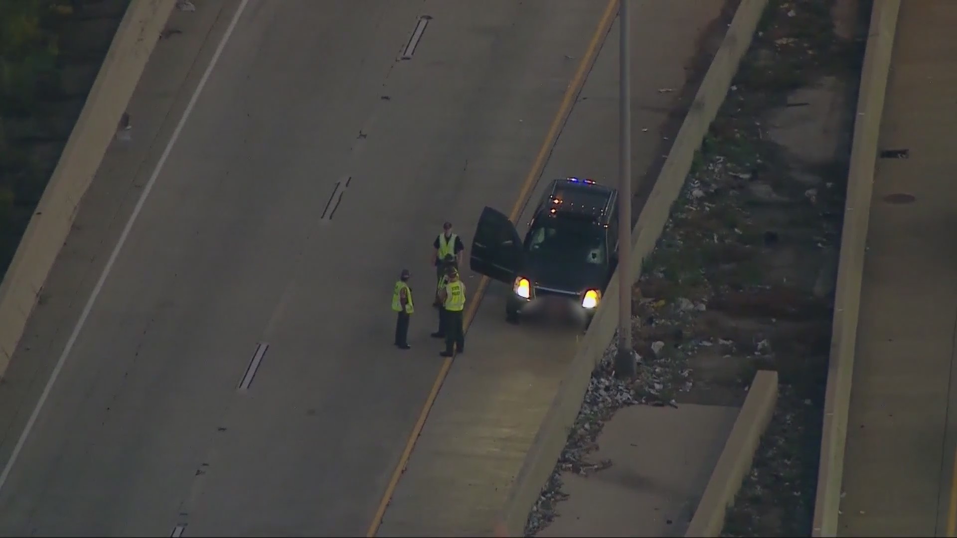 Metal object smashes into driver on Dan Ryan Expressway, ISP says – WGN-TV
