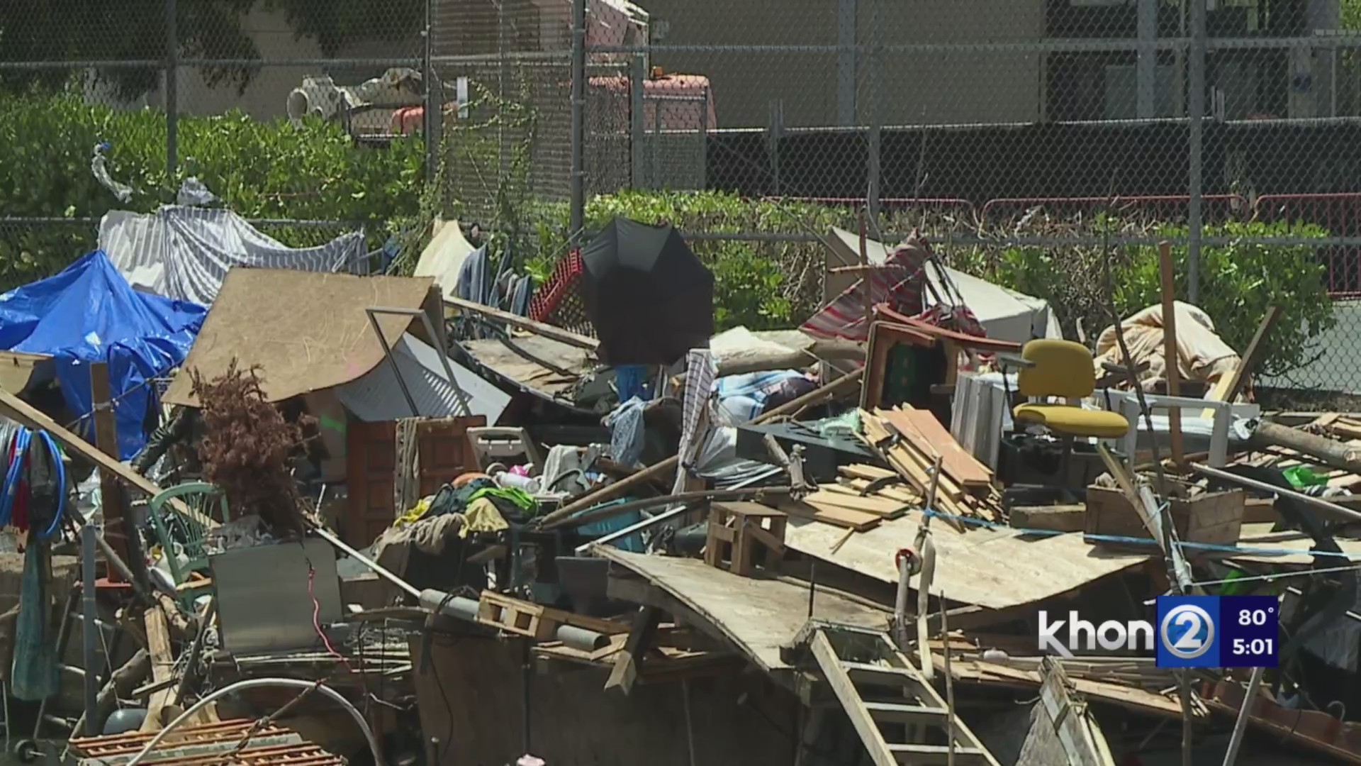 Homeless encampment trash pileup in Kalihi ongoing issue – KHON2