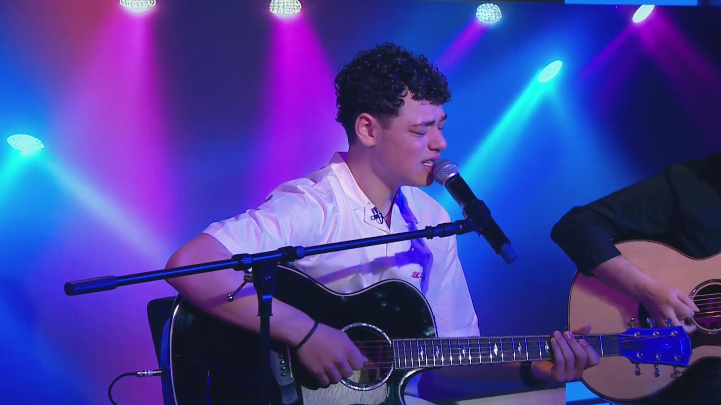 Julian Lerner brings the soul with new songs “Velvet” & “Dead End” – PIX11