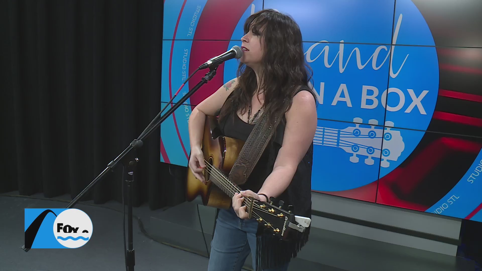 Jenni Dale Lord performs! – FOX 2