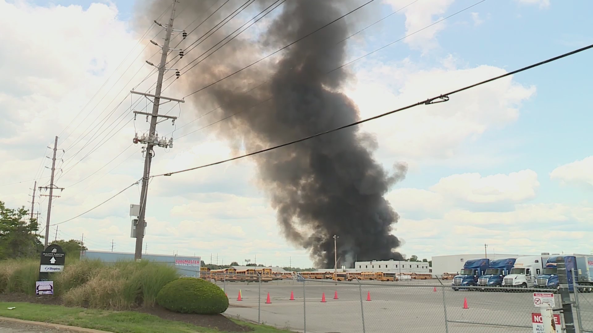 Smoke billows from massive St. Louis warehouse fire – FOX 2