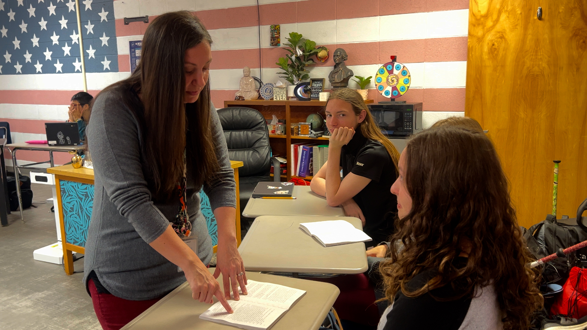 Golden Apple winner says history is her jam at Elberta Middle School ...