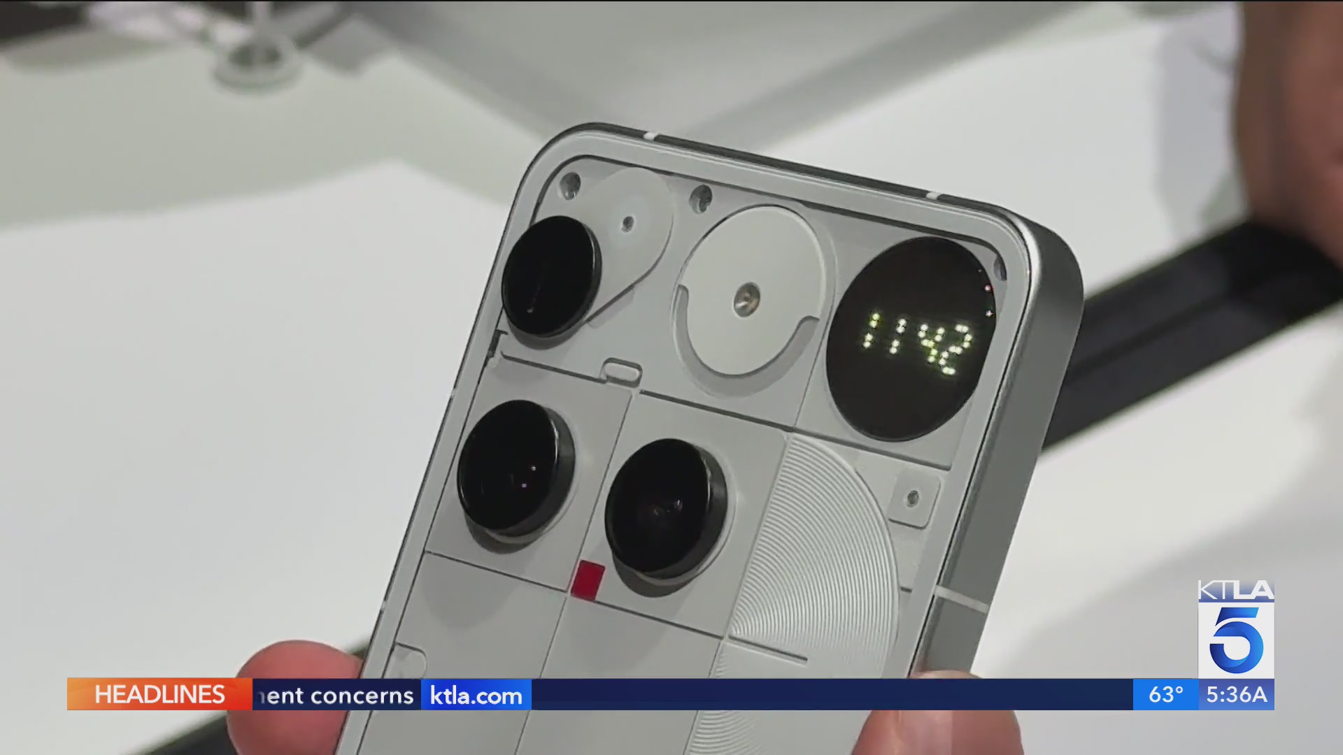 Meet the phone that’s trying to break the big tech mold! – KTLA