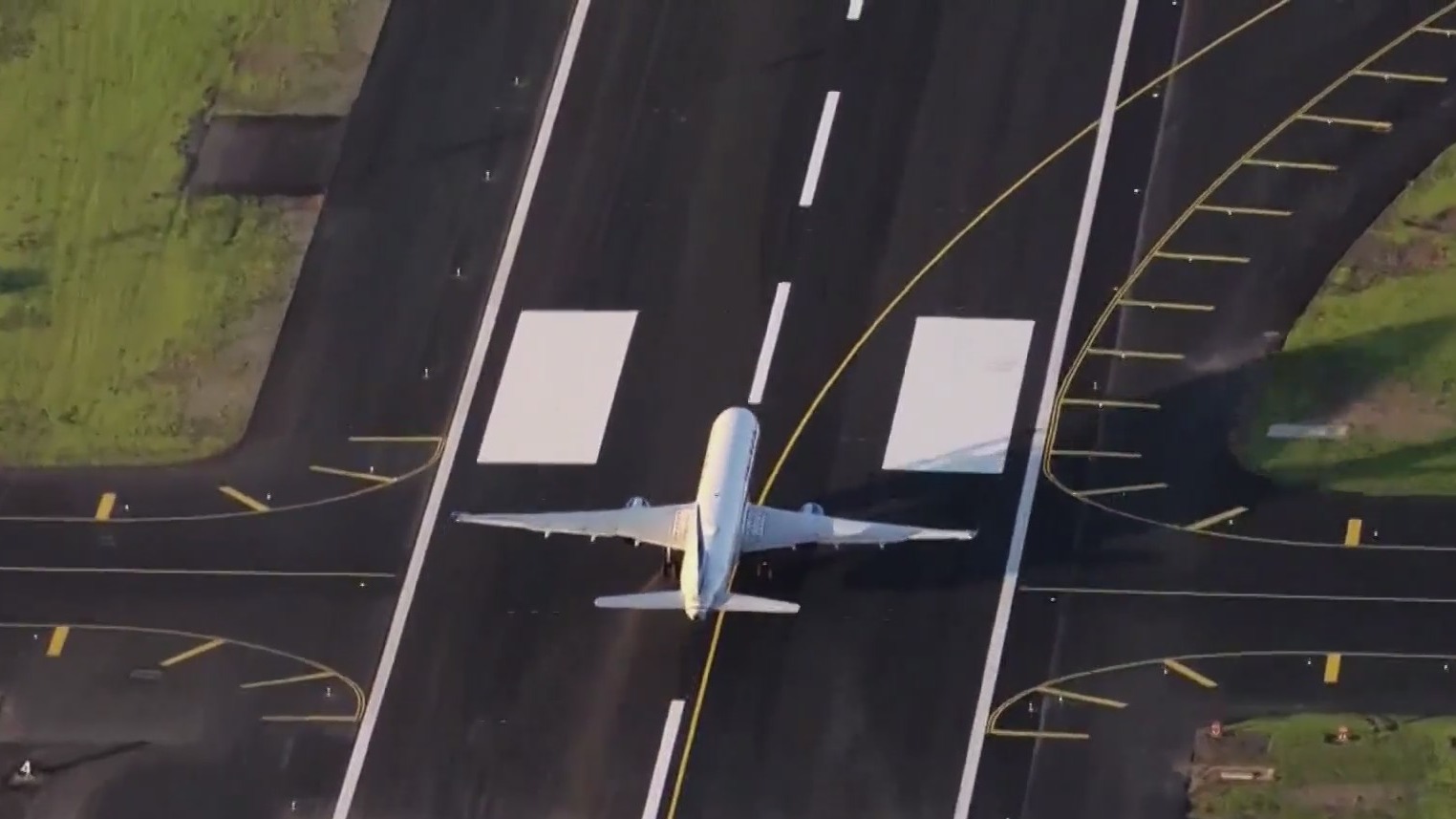 Newark airport runway project wraps up early – WGN-TV