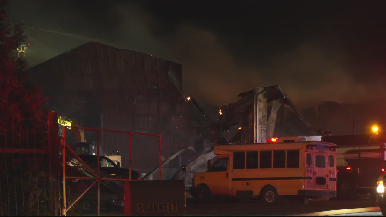Crews battle massive barn fire in Kinderhook – NEWS10 ABC