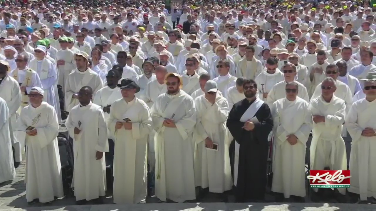 Rounds attends Pope’s funeral – KELOLAND.com