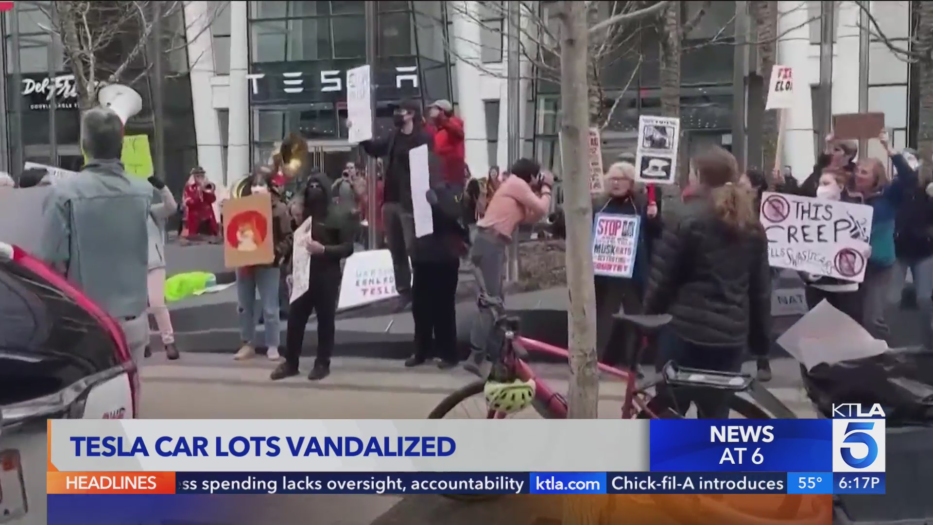 Anti-DOGE protestors gather outside Tesla stores, targeting Elon Musk’s ...