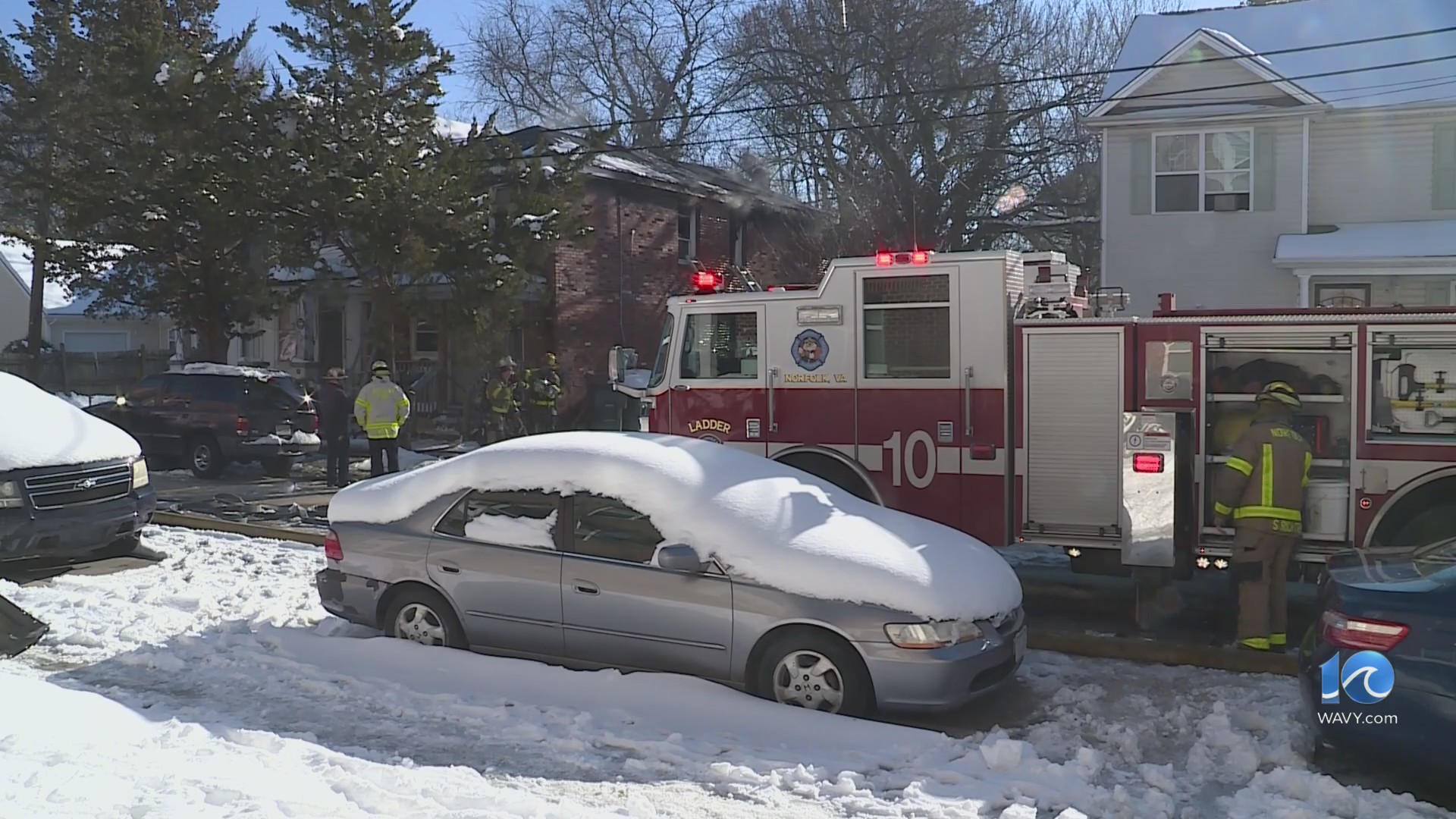 Three hurt, including firefighter after Norfolk fire – WAVY.com