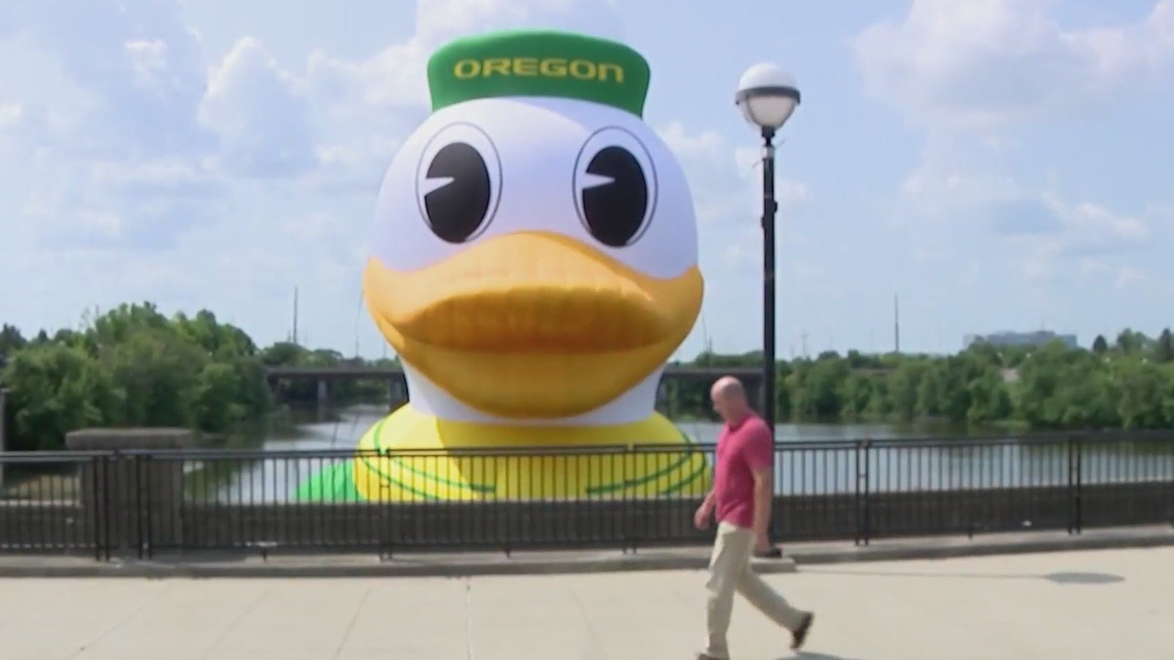 Giant Oregon Duck inflatable hits Indiana river ahead of UO’s Big 10 ...