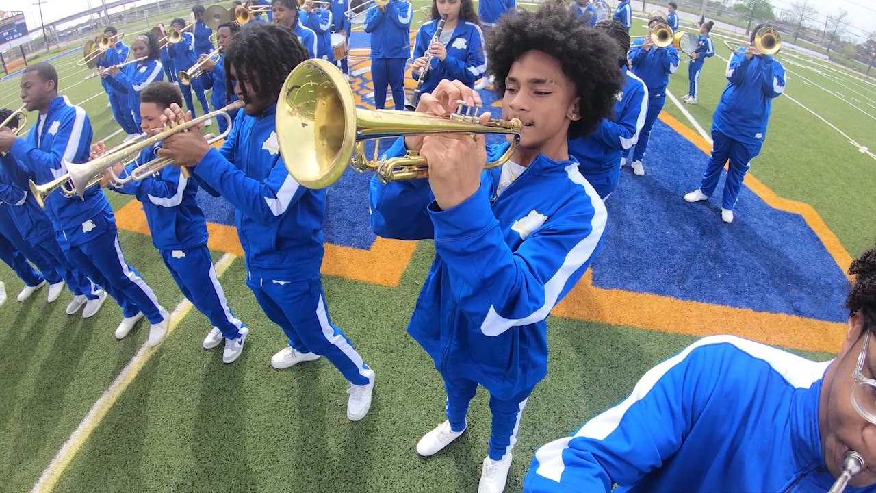 Mardi Gras Trumpet Man Marches with Cerebral Palsy – WGNO