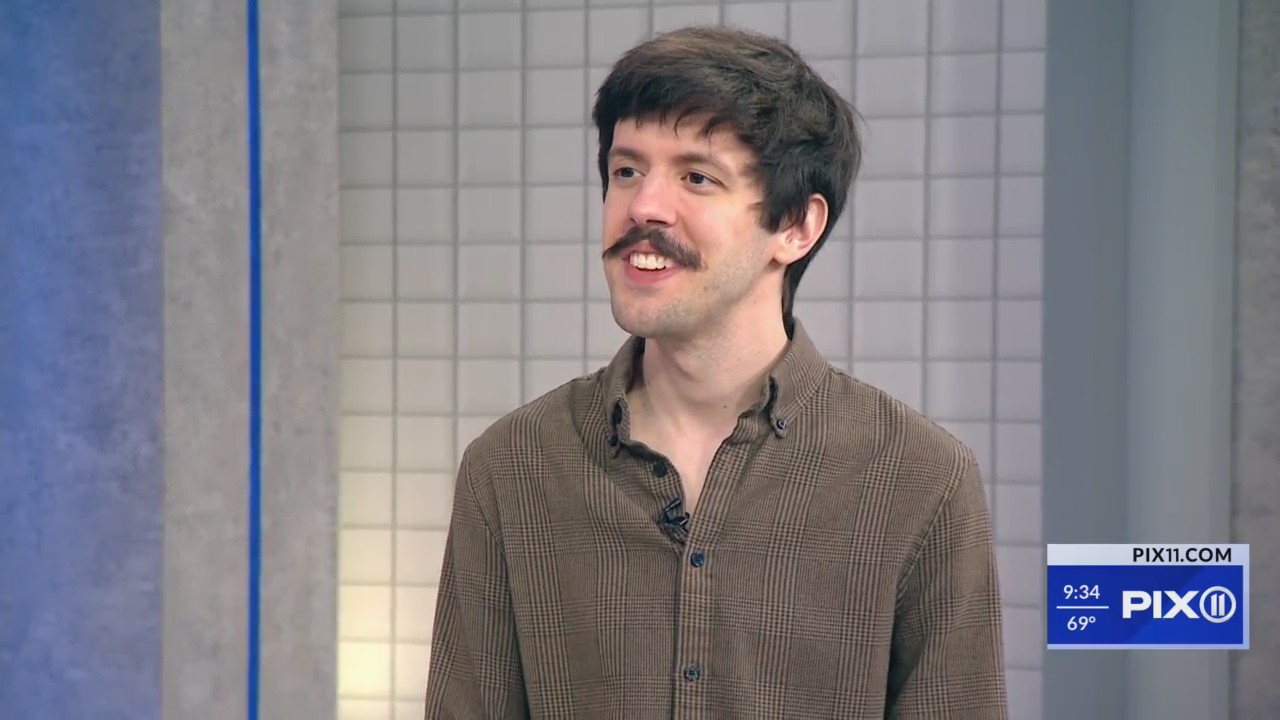 Comedian and actor Scott Seiss promotes new book – PIX11
