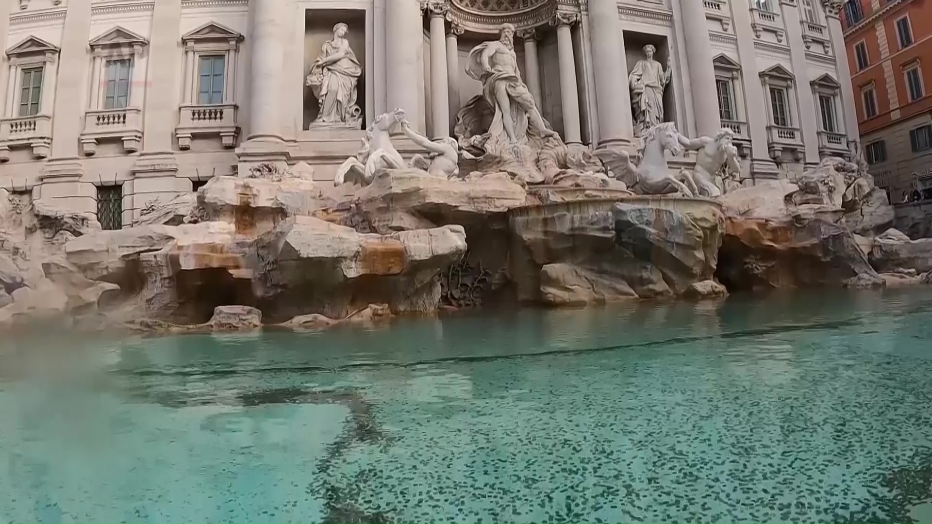 What happens to coins thrown into Trevi Fountain – WFLA